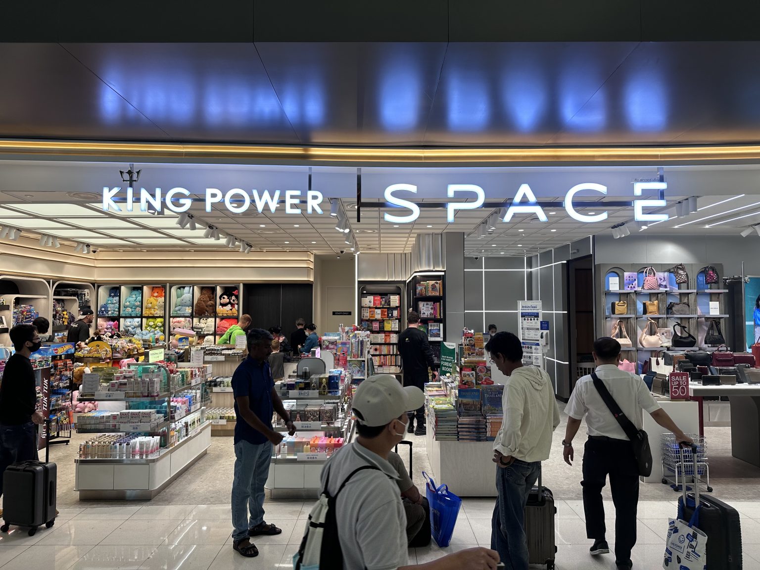 Lounge สำหรับสายช้อป King Power SPACE เงียบ ๆ อาหารพร้อม ขนมชิว ๆ ปลั๊กครบ นั่งได้ชั่วโมงครึ่ง ...